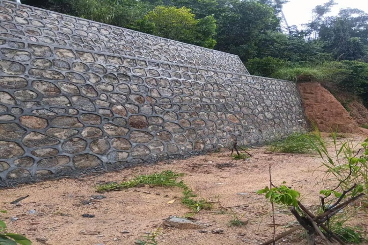 Geocells vs Traditional Retaining Walls
